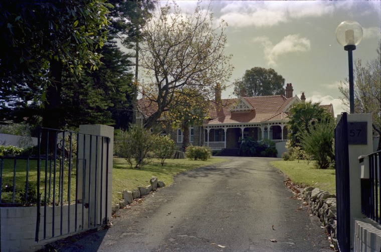 Leake Street, Peppermint Grove, September 1984. - JPG 140.2 KB