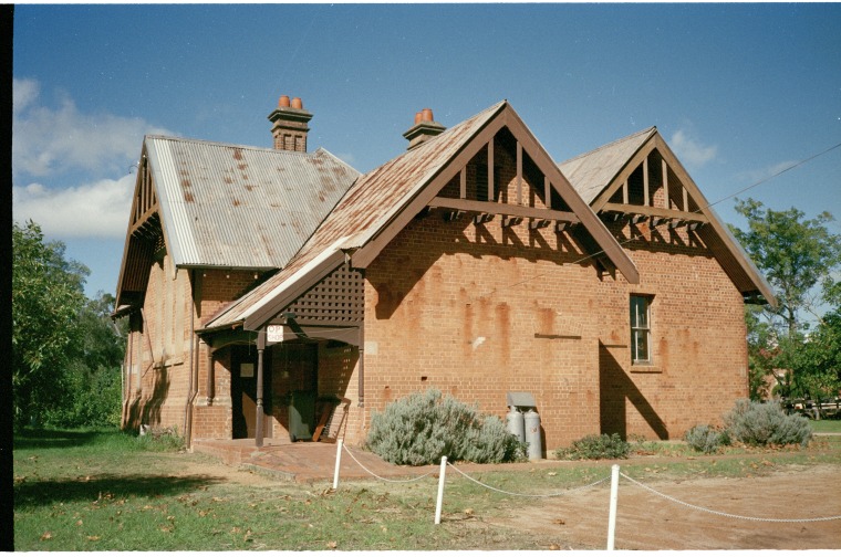 Pinjarra, July 1990. - JPG 137.9 KB