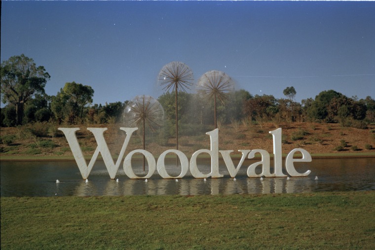 Woodvale Estate sign, July 1985. - JPG 104.8 KB