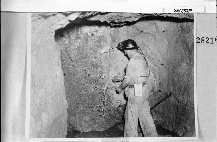 Shotfirer setting electric detonators at Big Bell Gold Mine. - JPG 115.4 KB