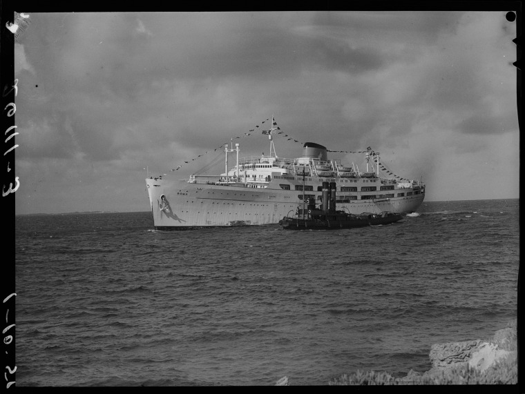 The passenger ship Roma arriving at Fremantle, 1 October 1951. - JPG 99 ...
