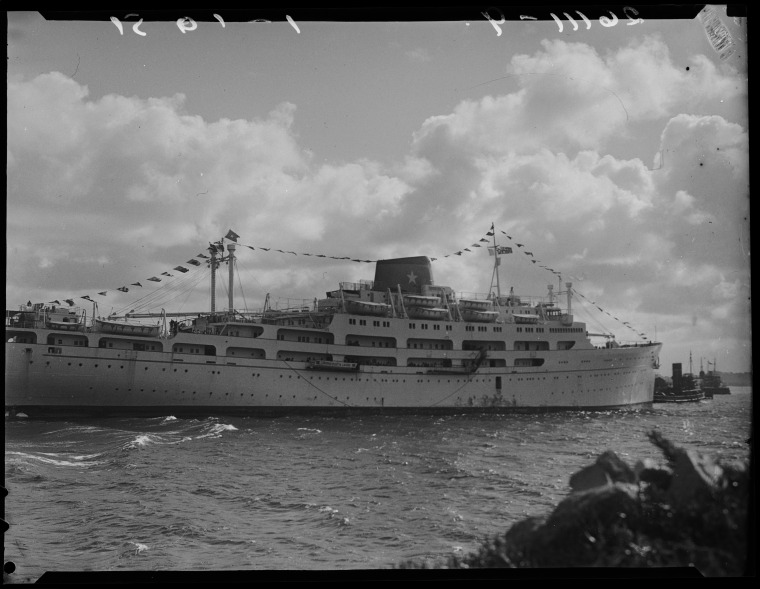 The passenger ship Roma arriving at Fremantle, 1 October 1951. - JPG 97 ...