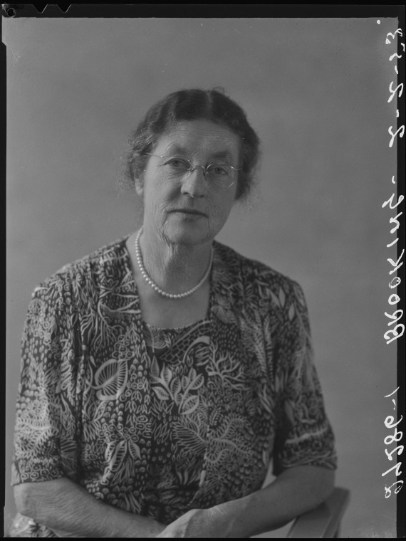 Mrs E. Brooking, 2 February 1953. - JPG 85.7 KB