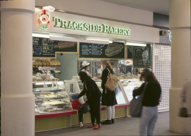 Shops on the Perth Railway Station overpass. - JPG 94.4 KB