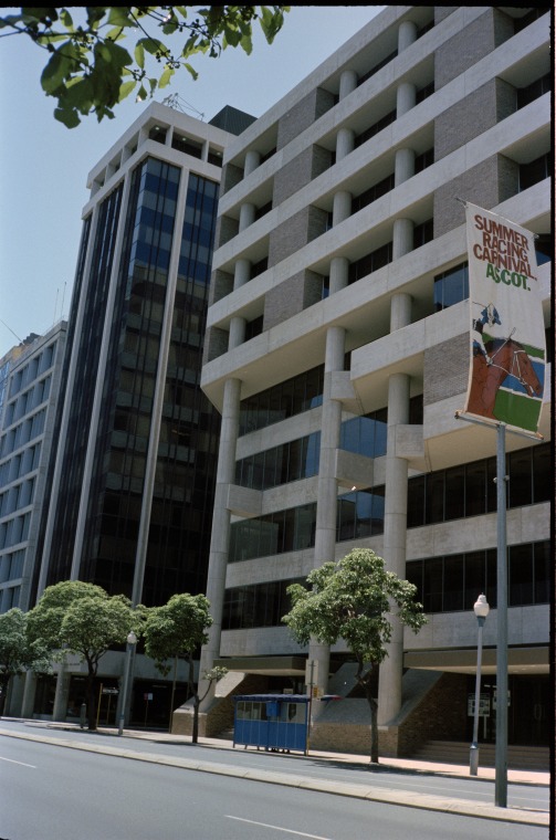 St George's Terrace, Perth : part two. - JPG 115.3 KB