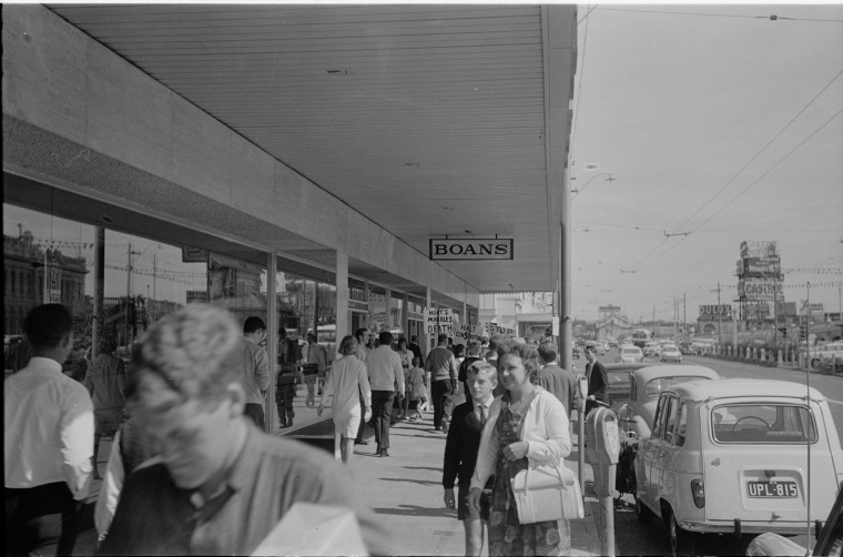 Anti-Vietnam War protest march, Perth, 2 April 1966. - JPG 87.0 KB