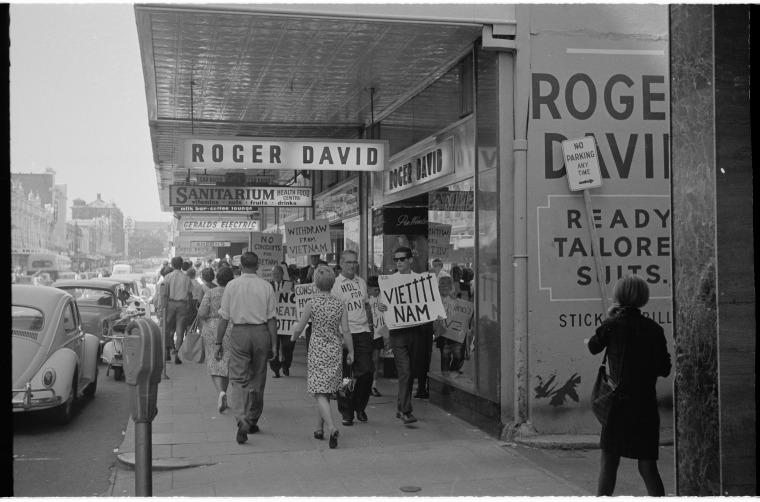 Anti-Vietnam War protest march, Perth, 2 April 1966. - JPG 102.1 KB