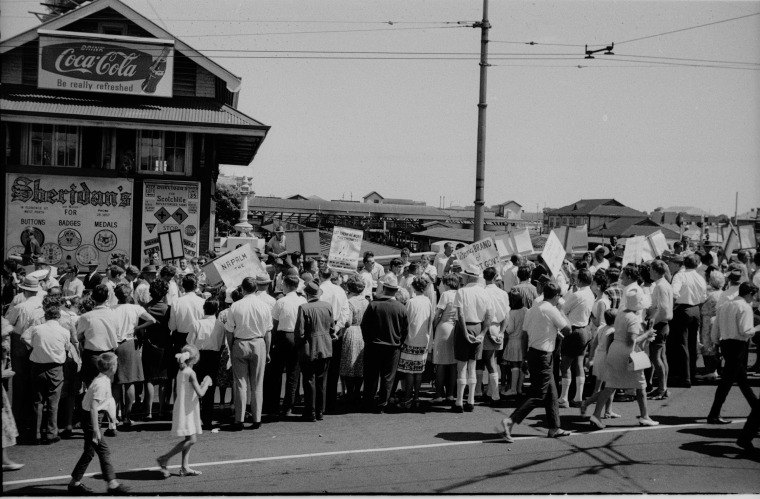 Demonstration supporting Vietnam War conscientious objectors. - JPG 118 ...