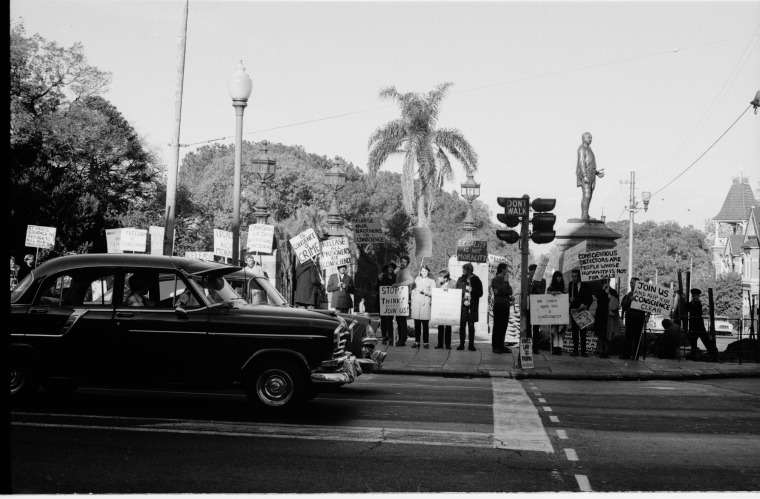Demonstration supporting Vietnam War conscientious objectors. - JPG 105 ...