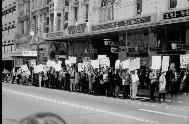 Demonstration supporting Vietnam War conscientious objectors. - JPG 121 ...