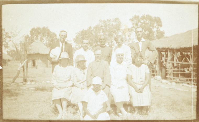 Anglican Bishop John Frewer's visit to Forrest River Mission. - JPG 79.4 KB