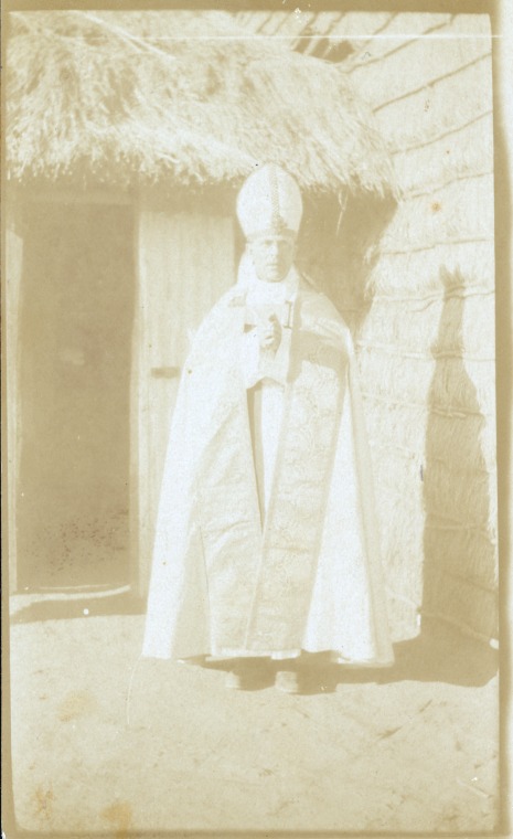 Anglican Bishop John Frewer's visit to Forrest River Mission. - JPG 71.4 KB