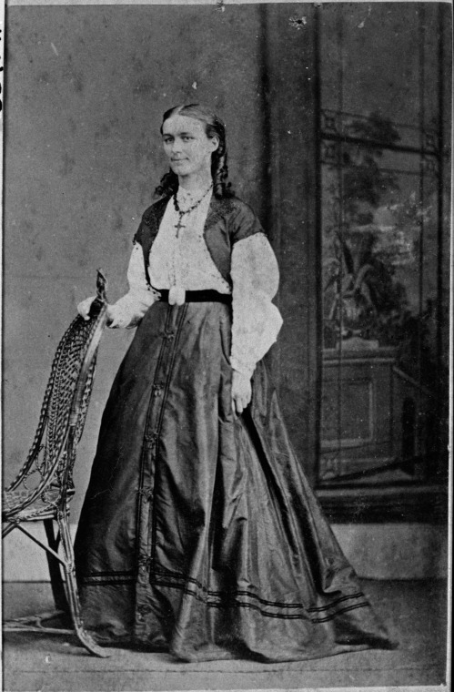 Marion Ellen Earnshaw. - JPG 117.2 KB