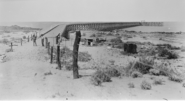 Port Samson jetty, Western Australia. - JPG 83.2 KB