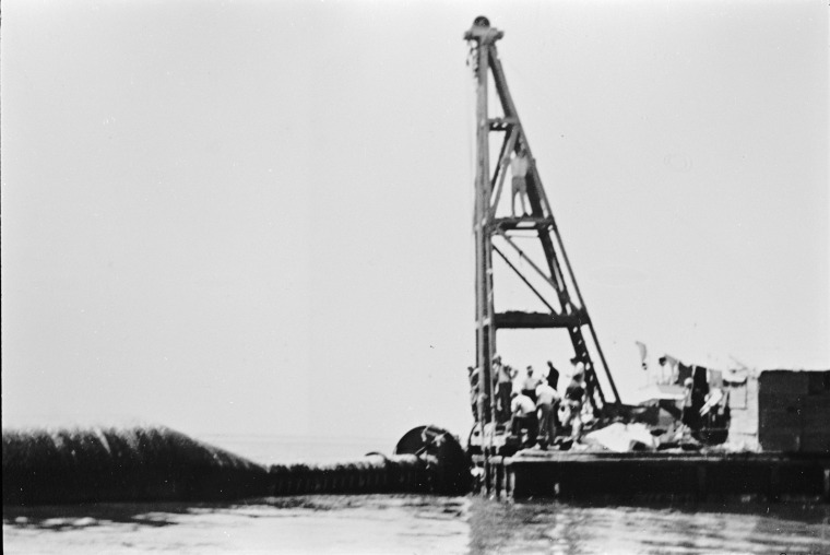 Beacon installation, Cockburn Sound. - State Library of Western Australia