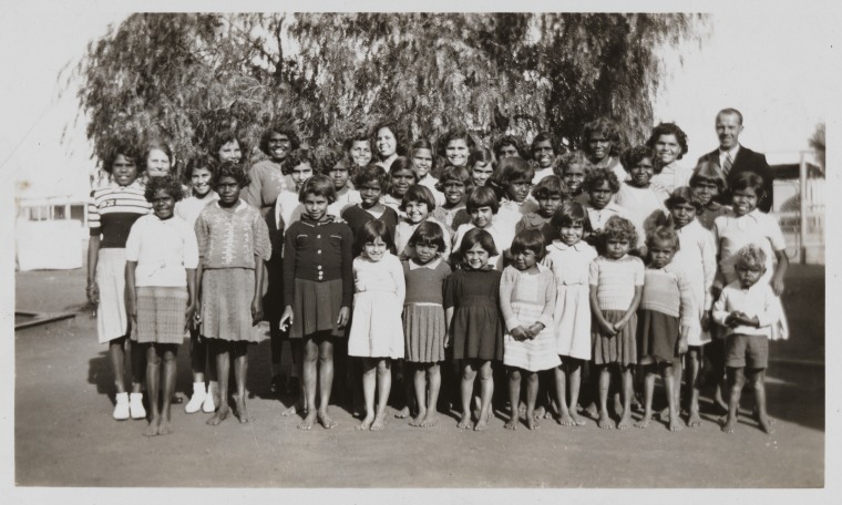 Mr & Mrs Jackson and Graham Home girls at Mt Margaret Mission. - JPG ...