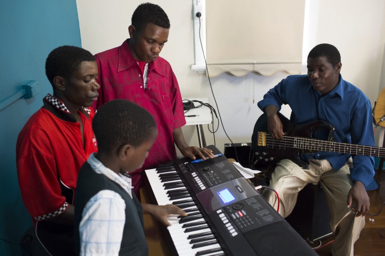 Twa refugee community of Katanning, Burundi Band and Peace Choir ...