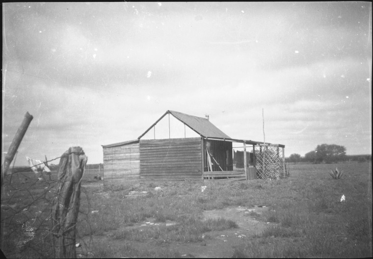 A house on the Goomalling Native Reserve. - JPG 85.1 KB