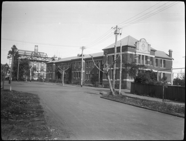 The new Chapel at Perth College, Mt Lawley under construction, 7 ...