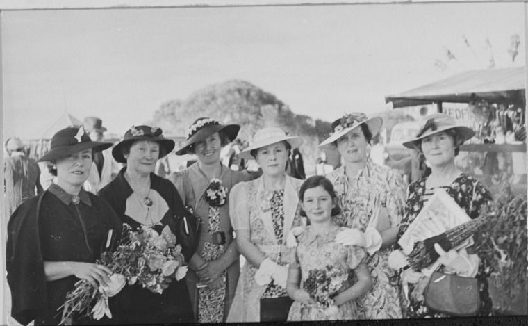 Some ladies from Beacon at the Bencubbin Show. - JPG 85.7 KB