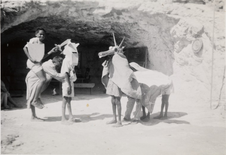 Cave school. - JPG 79.3 KB