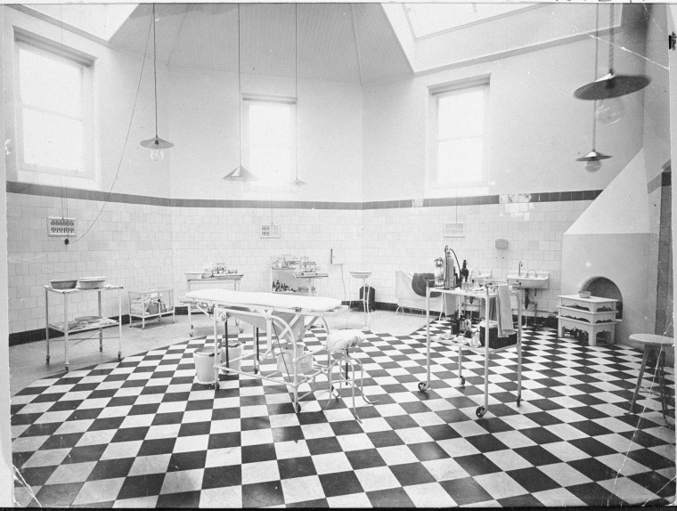 Operating theatre, Ward 7, Royal Perth Hospital. - JPG 127.7 KB