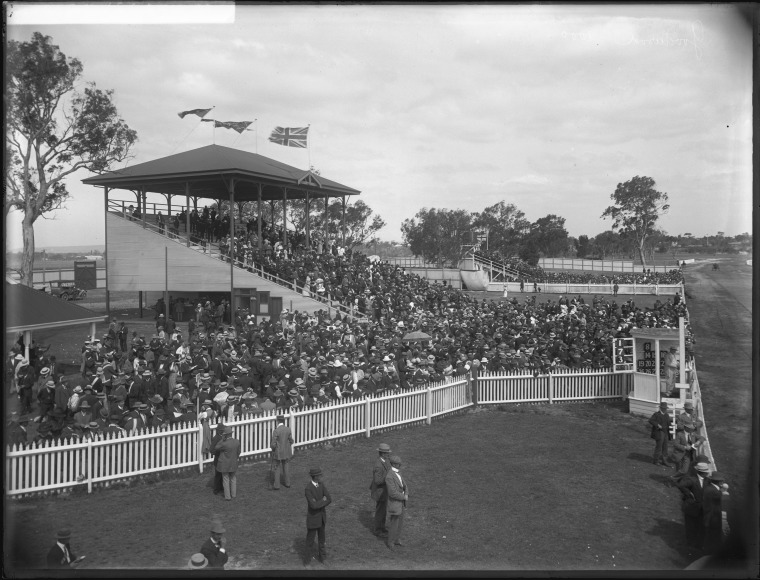 Racing at Goodwood Racecourse, Perth, 21 December 1912. - JPG 129.9 KB