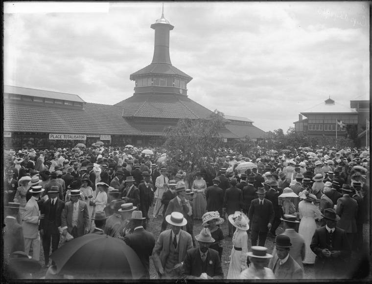 Perth Cup Day at Ascot, 27 December 1913. - JPG 109.2 KB