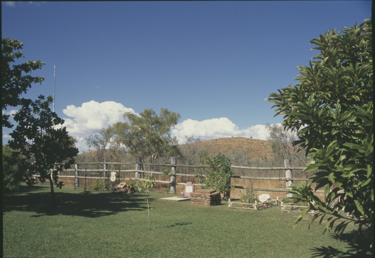 Durack homestead and graves. - JPG 117.1 KB