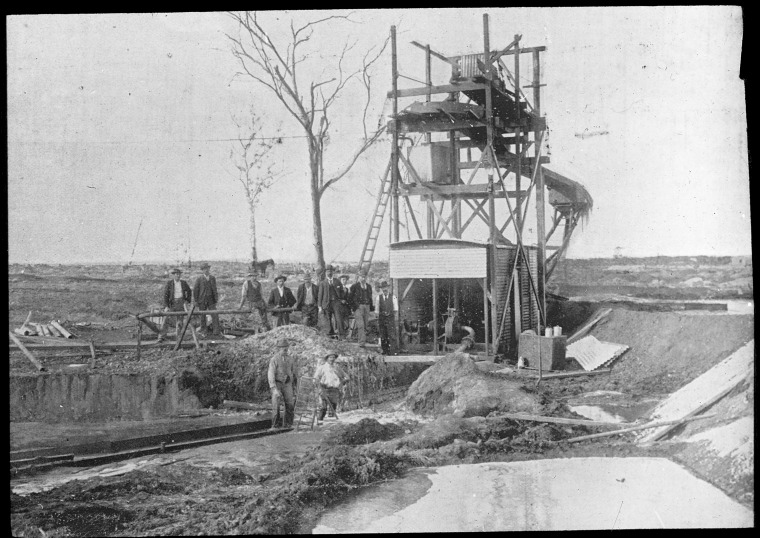 Hydraulic Sluicing Plant, Cooolgardie. - JPG 136.8 KB