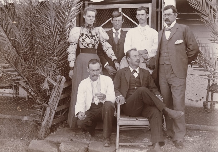 Group at Karratha Station, Christmas 1899. - JPG 140.1 KB