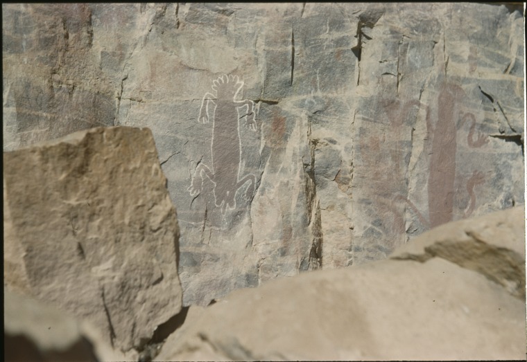 Rock paintings near Forrest River Mission. - JPG 107.0 KB