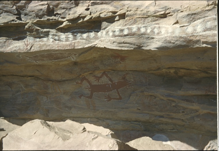 Rock paintings near Forrest River Mission. - JPG 111.0 KB