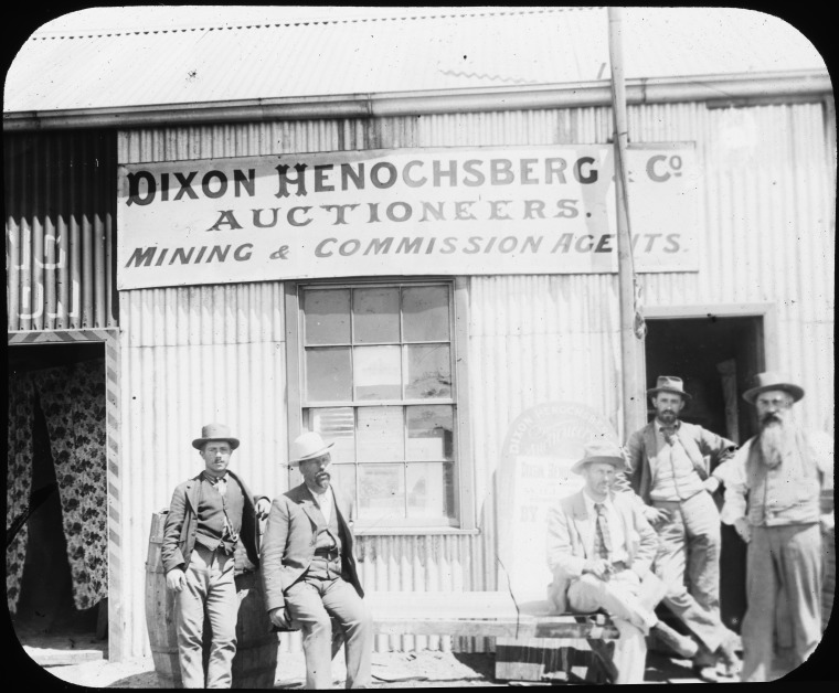 Dixon, Henochsberg & Co., Bayley Street, Coolgardie. - JPG 118.7 KB