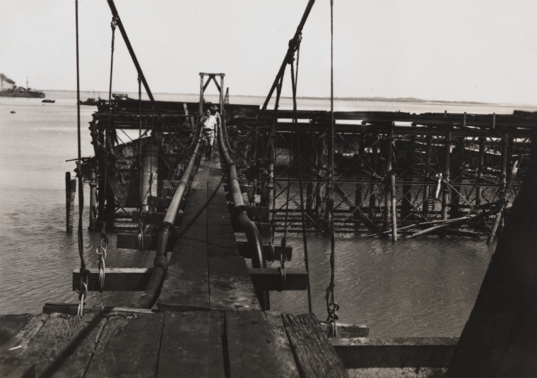 The bombing of Darwin, 19 February 1942. - JPG 94.1 KB