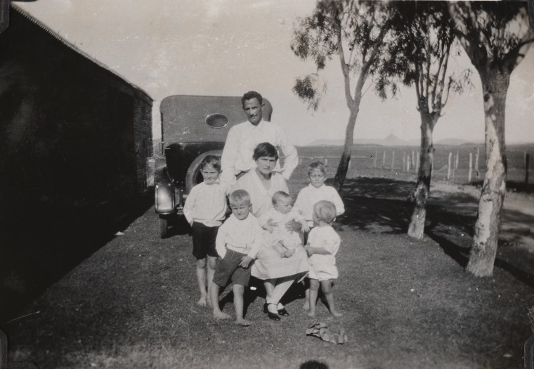 Mr and Mrs Percy Stove and family on Cooya Pooya Station, October 1928 ...