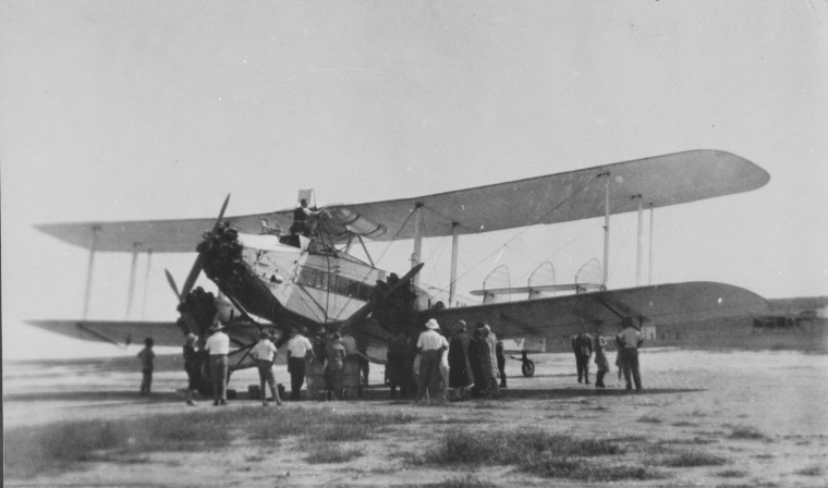 De Havilland DH 66 Hercules biplane VH-UJQ at Port Hedland, May 1931 ...