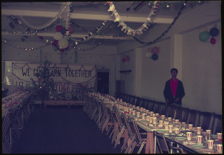 Allawah Grove Kindergarten Christmas party. - JPG 91.8 KB