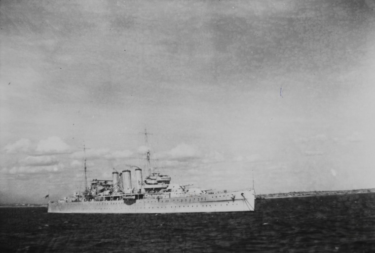 HMAS Sydney in Darwin Habour shortly before sinking the Emden. - JPG 61 ...