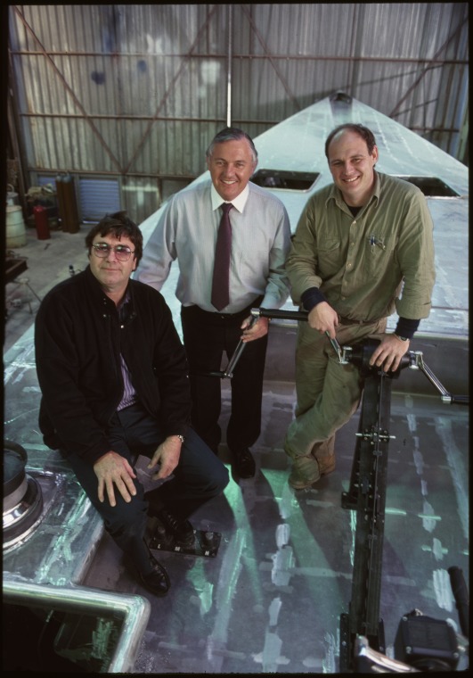 Ben Lexcen, Alan Bond and Steve Ward inspecting the building of ...