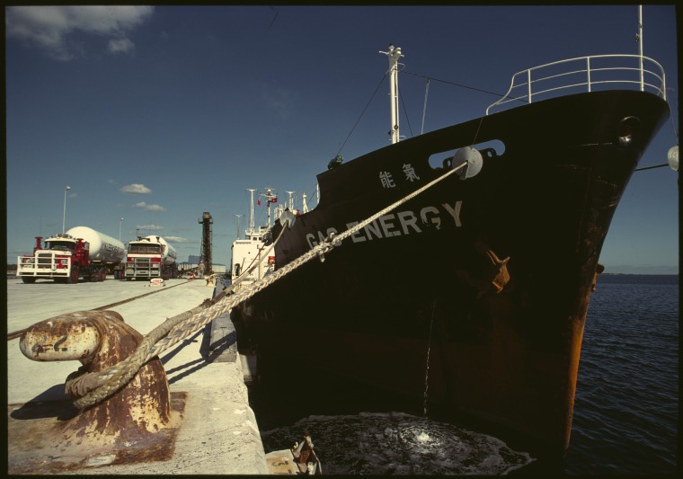 The LPG tanker ship Gas Energy unloading into gas tanker trucks at ...