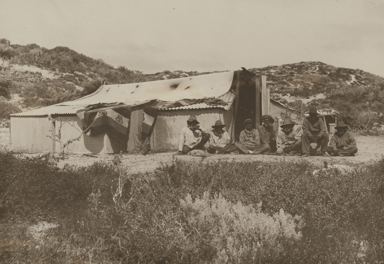 Native camp, Dorre Island. - JPG 126.7 KB