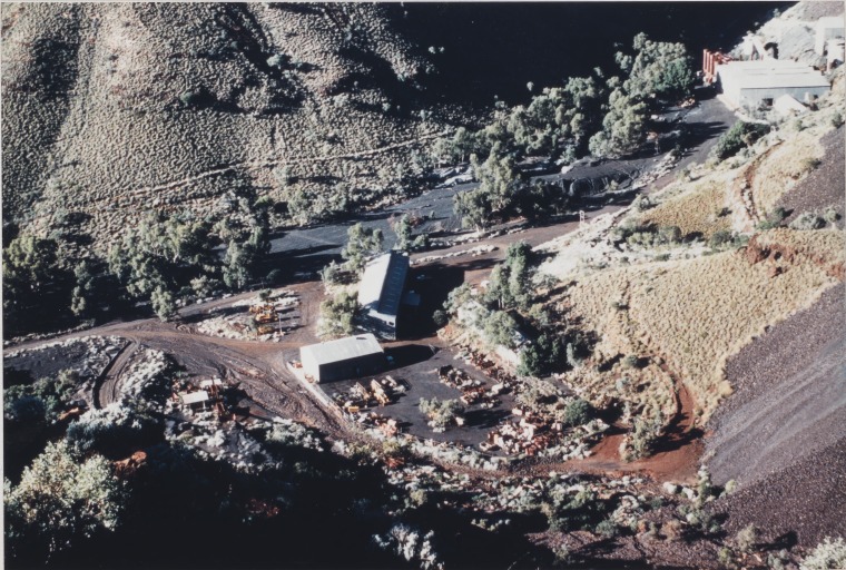 Aerial photographs of the Wittenoom asbestos mine, May 1980. - JPG 179.9 KB