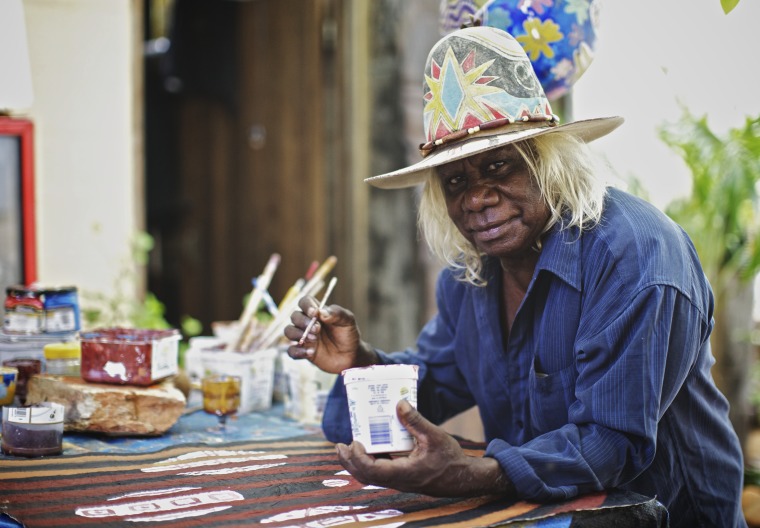 Bardi Jawi artist Bruce Wiggan painting in his studio, One Arm Point ...