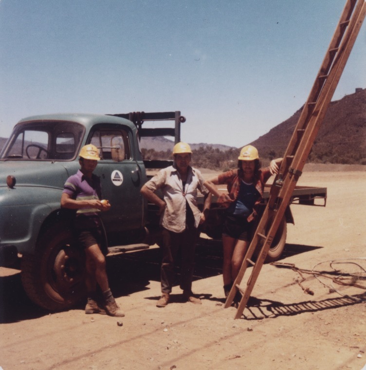 Minenco workers and truck at Paraburdoo. - JPG 119.4 KB