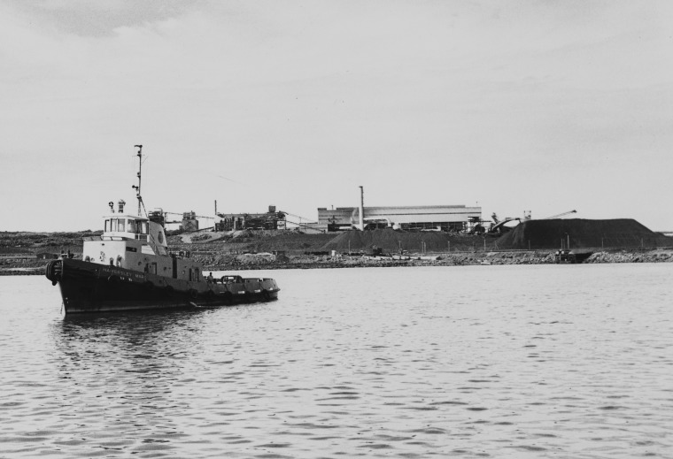 Hamersley Iron tugboat Hamersley Mars at King Bay (Dampier), February ...