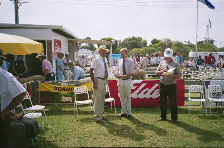 John Barrett-Lennard presenting Elliot Patterson of Woolkabin Stud the ...