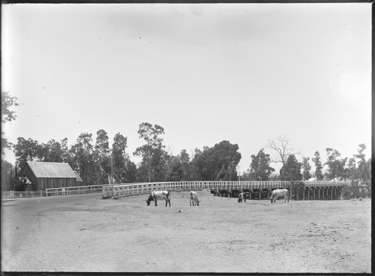 Pinjarra Bridge and St. John's Church, Pinjarra. - JPG 89.3 KB