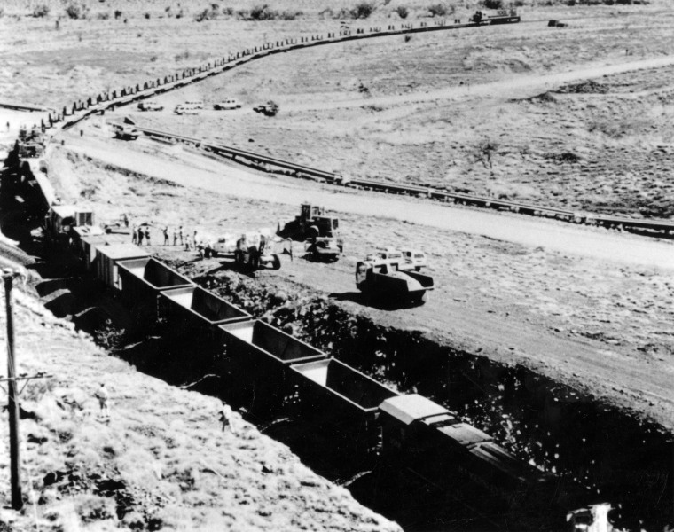 Robe River Railway construction train, mid 1972. - JPG 141.0 KB