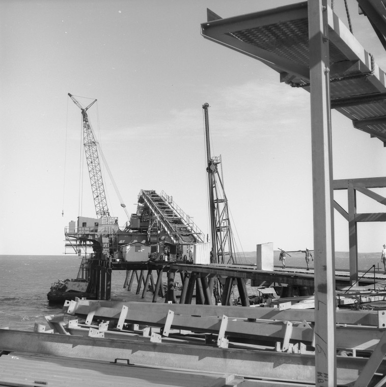 Hamersley Iron port and iron ore processing plant under construction at ...